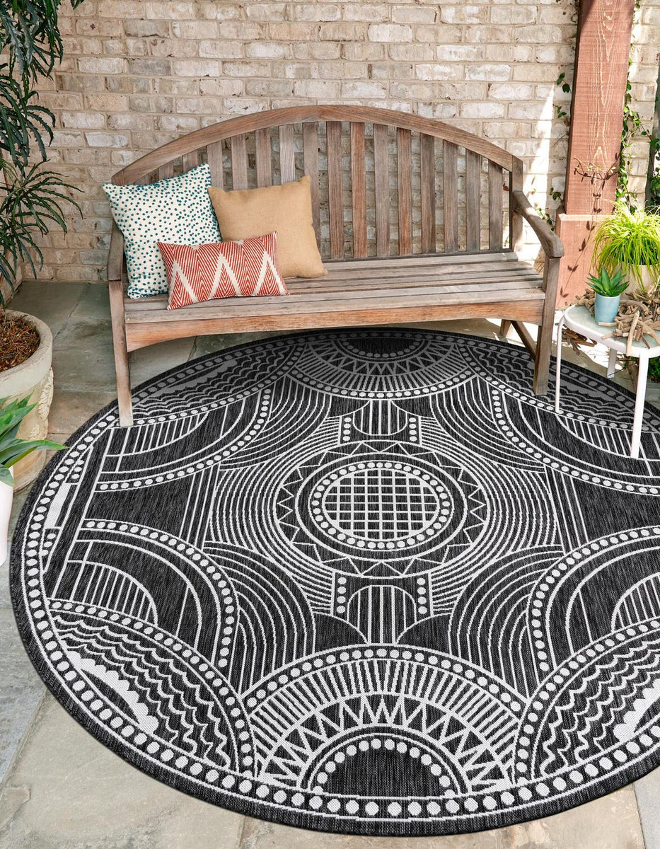 Black and White 4' 1 x 4' 1 Outdoor Traditional Round Area Rug Weather ...